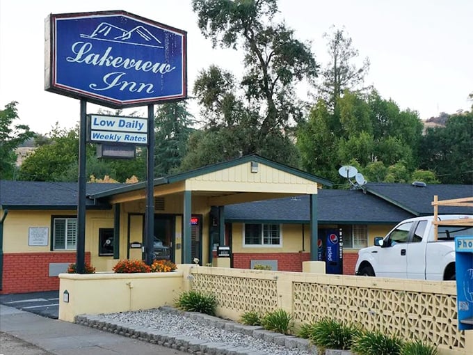 The Lakeview Inn – where rates are as refreshingly modest as the décor. No pretension, just a clean bed near that gorgeous lake.