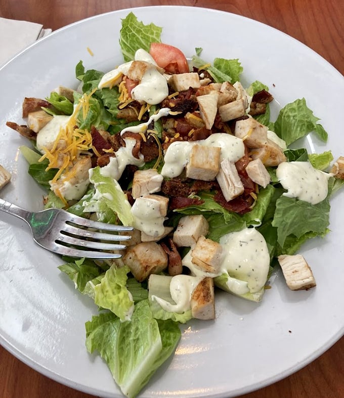 A salad that doesn't feel like punishment. Fresh ingredients playing together like the Beatles in their prime—harmonious and satisfying.