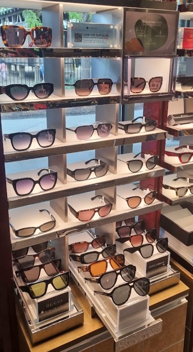 Sunglasses galore – where everyone can find their inner celebrity. From subtle sophistication to statement pieces that scream "notice me!"