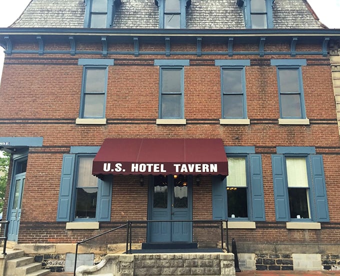 The U.S. Hotel Tavern wears its age like Robert Redford—weathered but impossibly handsome. That brick façade has welcomed travelers since Andrew Jackson was president.