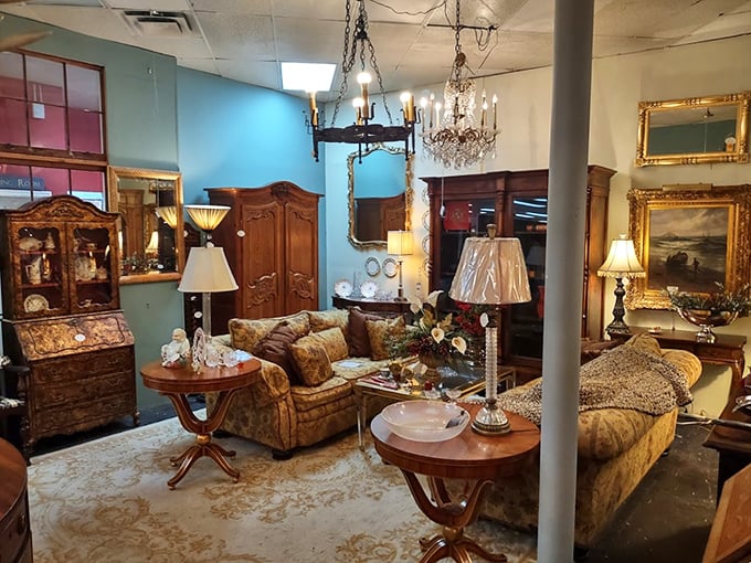 Living room or museum? This elegant furniture arrangement wouldn't look out of place in a period drama. The chandeliers alone are worth the visit. 