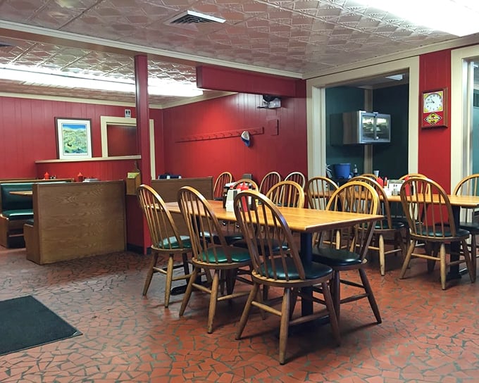 Windsor chairs and red walls create the perfect stage for barbecue drama to unfold. No distractions, just you and your plate.