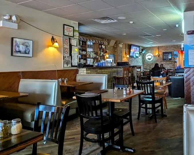 The dining room has that perfect neighborhood joint vibe – unpretentious, comfortable, and focused on what matters: getting pizza from kitchen to mouth efficiently.