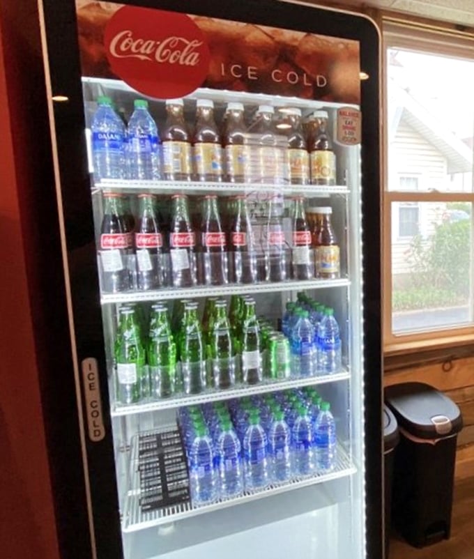 The drink cooler – because washing down world-class barbecue with anything less than ice-cold refreshment would be uncivilized.