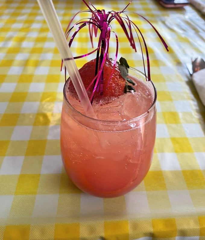 Their strawberry mimosa comes festively dressed for the occasion – proof that breakfast cocktails deserve flair too.