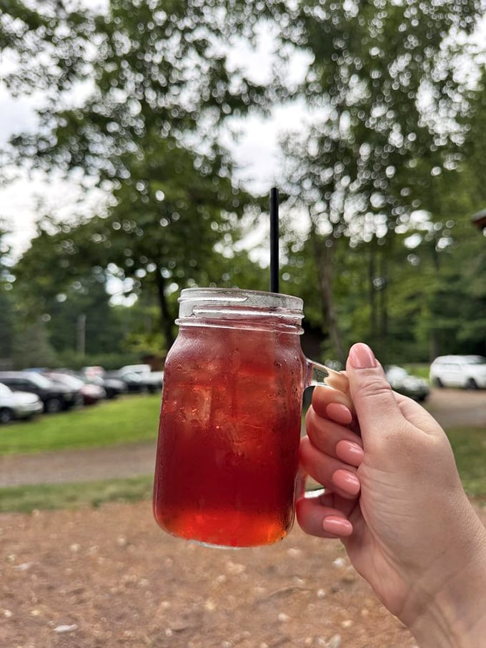 Mason jar cocktails served with a side of pine-scented air—the perfect companion while waiting for your table.