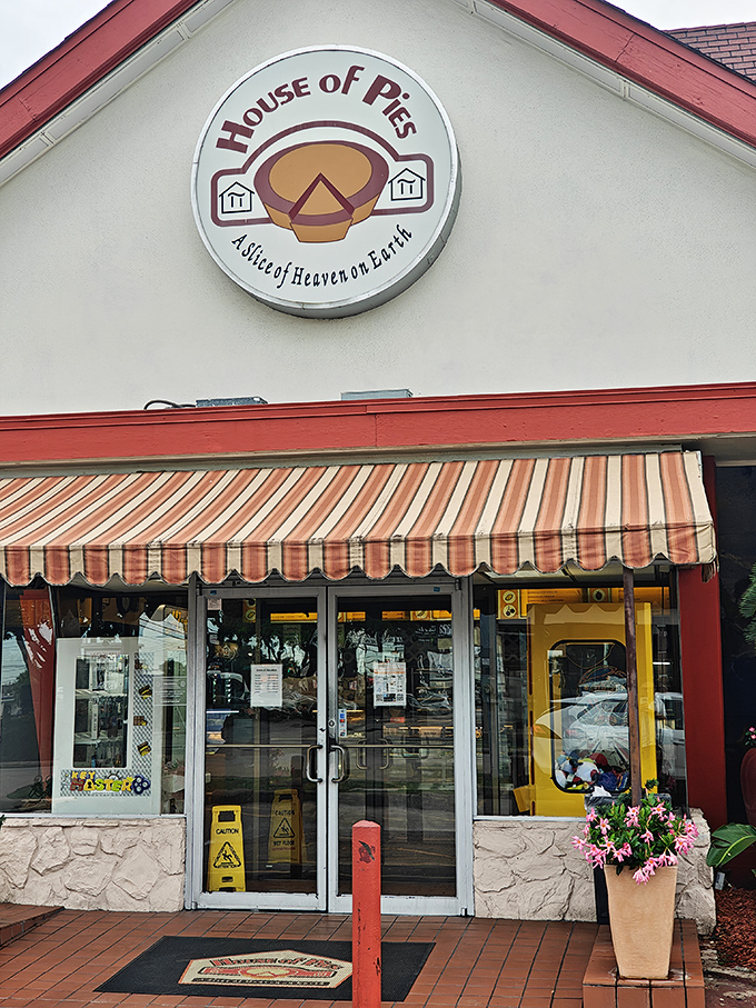 House of Pies doesn't just serve slices of heaven—their breakfast menu is the whole celestial experience.