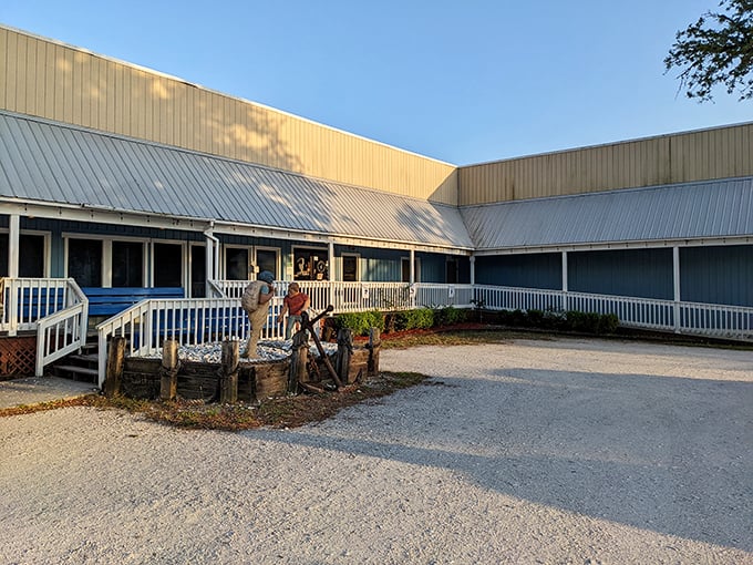 Rustic charm meets serious seafood chops in this creekside haven where boats deliver tomorrow's dinner.