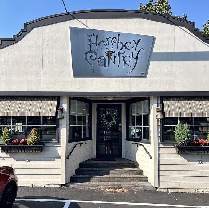 White clapboard and window boxes – if Norman Rockwell designed a breakfast spot, this would be it.