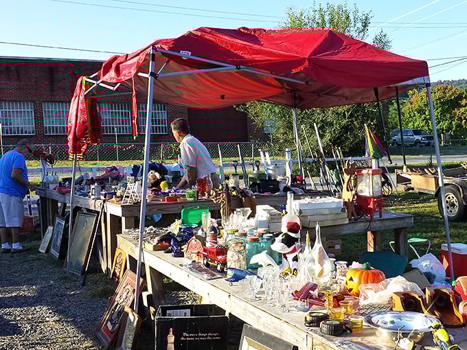 Rows of tables laden with everything imaginable – where else can you find vintage tools next to handmade crafts?