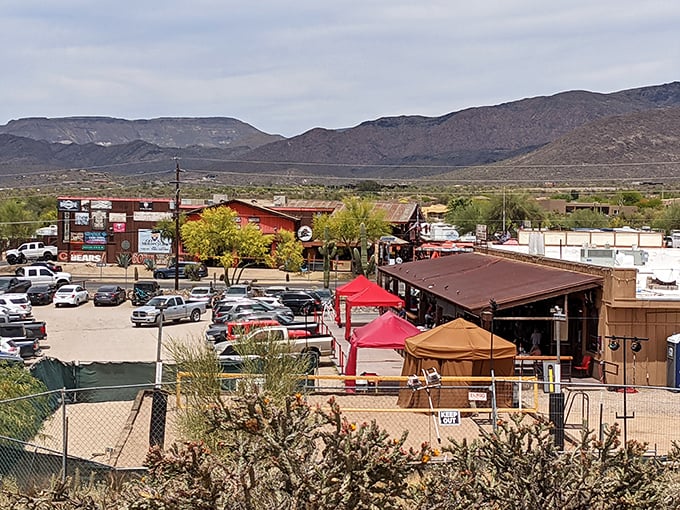 Perched in Cave Creek, Arizona, this cowboy town offers a bird’s-eye view of rugged mountains while holding tight to its authentic spirit.