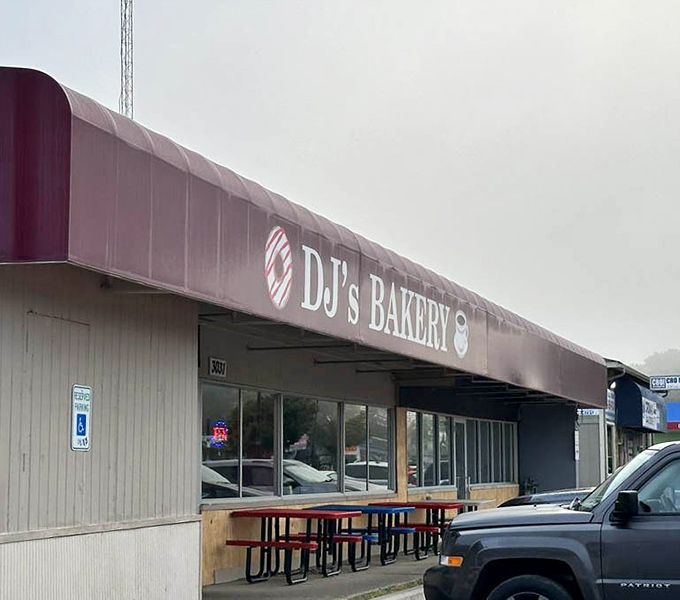 College town charm meets serious baking skills – where students and locals alike discover that great donuts transcend all boundaries.