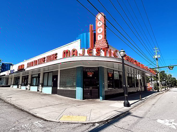 This streamlined beauty has been feeding Atlanta since way back when, and still knows exactly how.