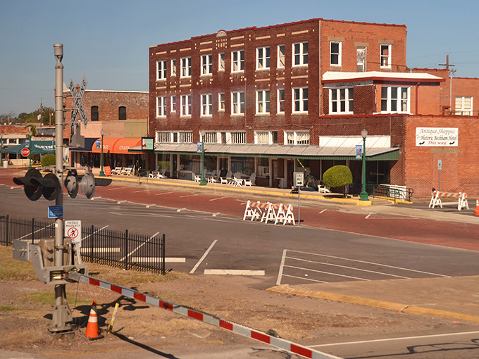 This classic Main Street scene could be the opening shot of any feel-good movie about small-town America.
