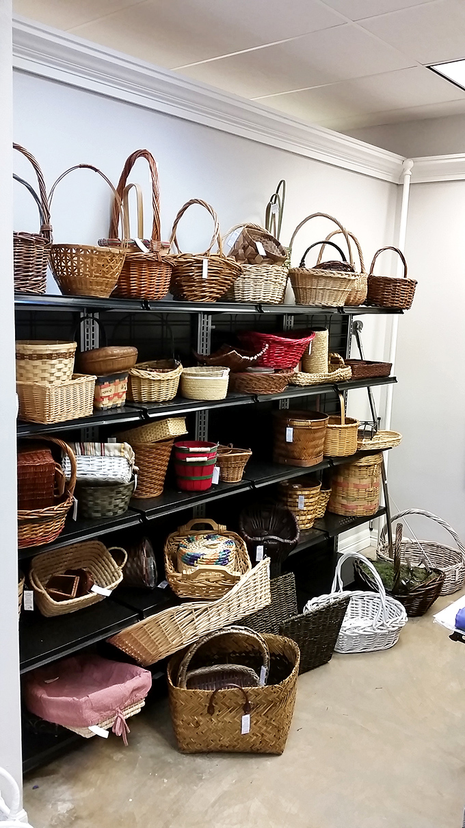 Basket paradise! From picnic-ready to decorative wall-hangers, these woven wonders are the multi-taskers of the home décor world.