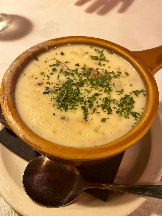 Clam chowder that doesn't hide behind fancy garnishes—just honest-to-goodness creamy goodness that would make a New Englander nod in approval.