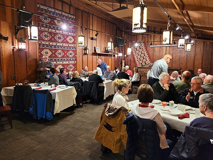 Where memories are made between bites of steak. Multi-generational gatherings prove that good taste runs in families at Cattlemens.