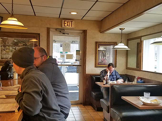 Where locals gather and travelers rest – the dining room's booths have witnessed first dates, business deals, and countless "just one more bite" moments.