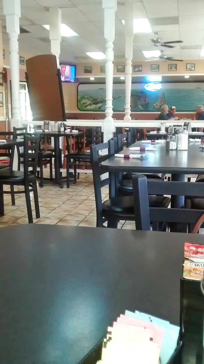 White columns and comfortable seating—like dining in a casual version of the White House, if the White House served incredible hash browns.