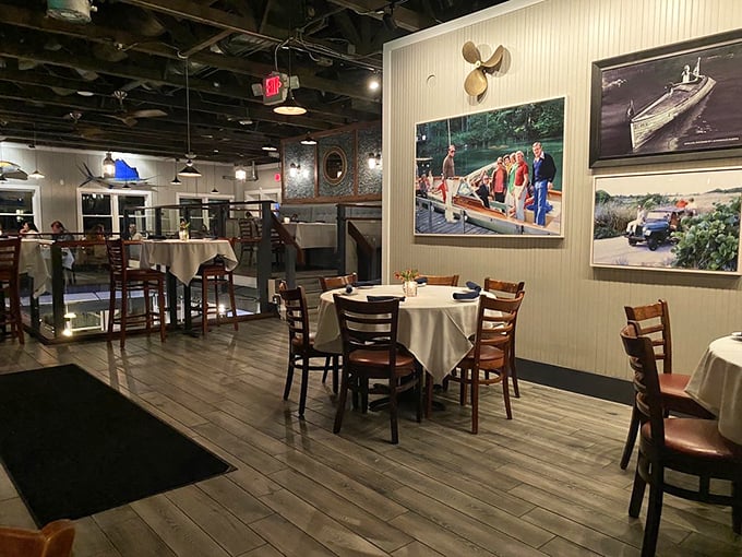 The dining room manages that rare feat of being both elegant and comfortable—like wearing your favorite shirt with a sport coat.