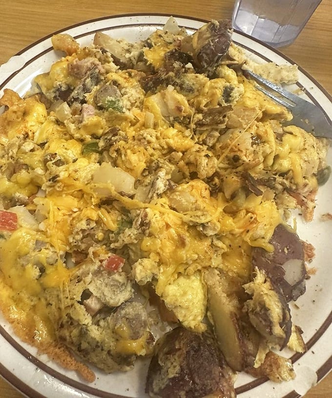 The Hungry Hollow Scramble doesn't just mix ingredients – it creates a beautiful chaos of flavors where eggs, cheese and meat find their perfect harmony.