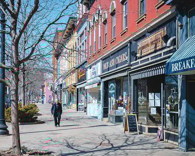 Pennsylvania Avenue showcases the kind of vibrant, walkable downtown that big cities spend millions trying to recreate – Warren just never lost it in the first place.
