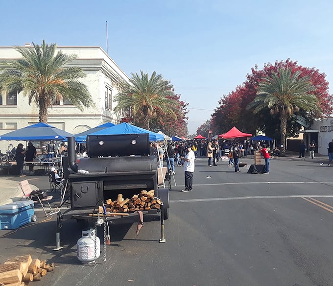 Community markets bring Lindsay residents together over food and conversation – the original social network, no password required.