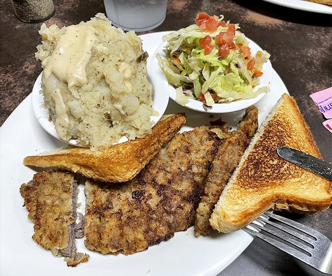 A country-style platter that doesn't mess around – tender meat, gravy-topped potatoes, and a salad that's there to make you feel slightly virtuous.