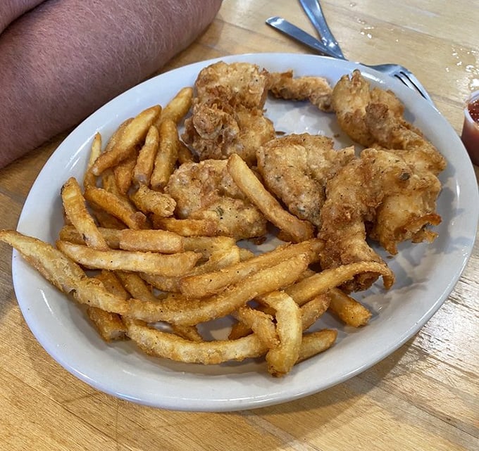 Crispy shrimp that knows how to make an entrance – sometimes presentation matches the flavor perfectly.