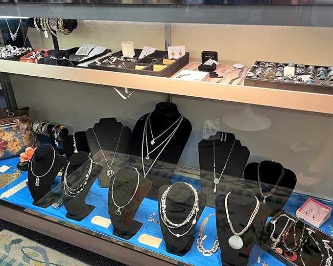 A jewelry case that would make Elizabeth Taylor pause mid-sentence – affordable glamour for everyday splurges.