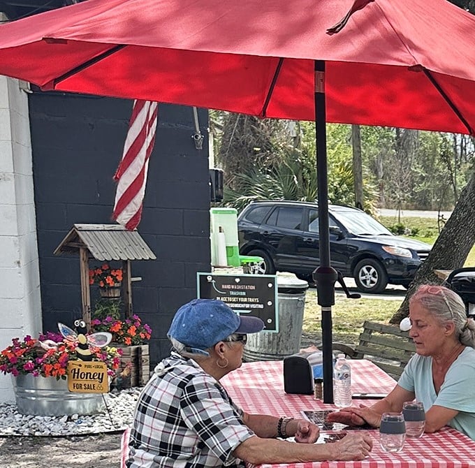 The best conversations happen over barbecue. These diners know that solving world problems starts with solving your hunger problem.