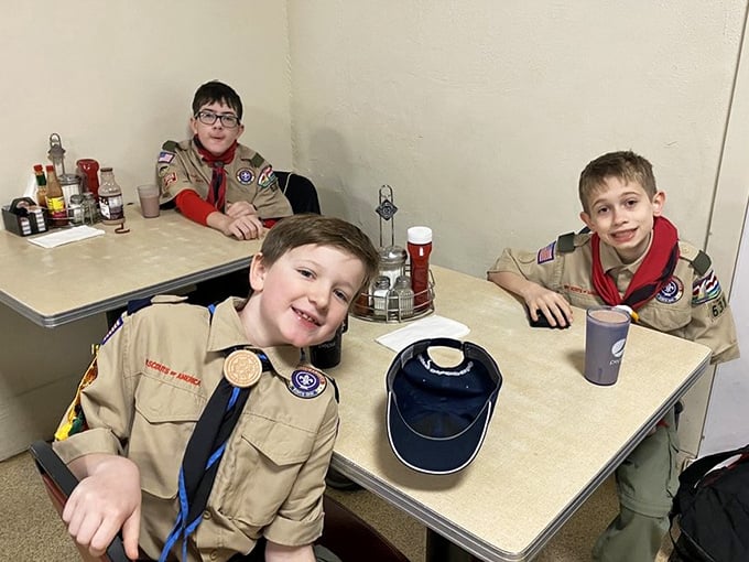 Future breakfast enthusiasts plotting their pancake strategies – the Coffee Cup has been training the next generation of comfort food connoisseurs since 1945.