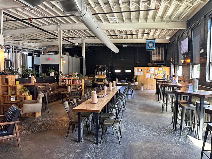 Where barbecue dreams come true – communal tables, industrial ceilings, and the collective anticipation of meat that falls off the bone.