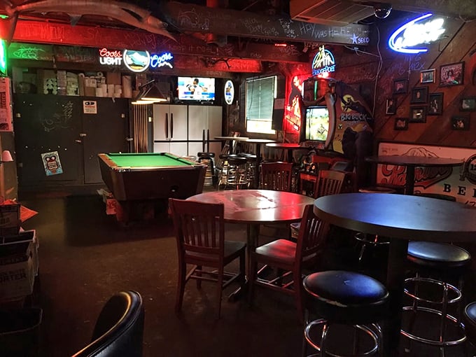 Where pool tables and chicken combine in a symphony of simple pleasures that fancy gastropubs can only dream about.