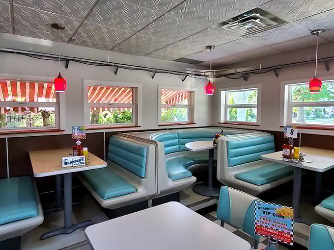 Mint-colored booths under candy-apple pendant lights – where every seat feels like the best one in the house.