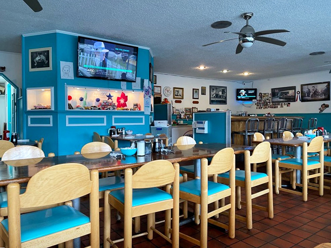 Counter seating with turquoise accents and light wood – the diner equivalent of front-row seats to the greatest show on earth: breakfast.