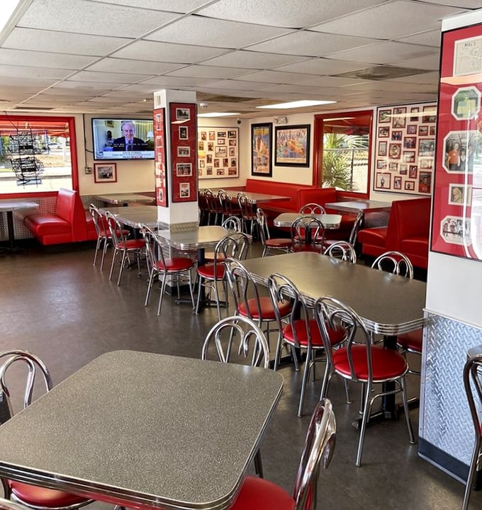The classic diner aesthetic isn't retro here – it's simply never changed, like that one friend who somehow looks exactly the same at every reunion.