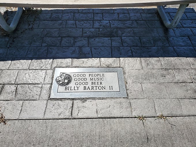 Even the memorial inscriptions in Sumner have character, reminding visitors that good people, music, and beer are life's essentials.