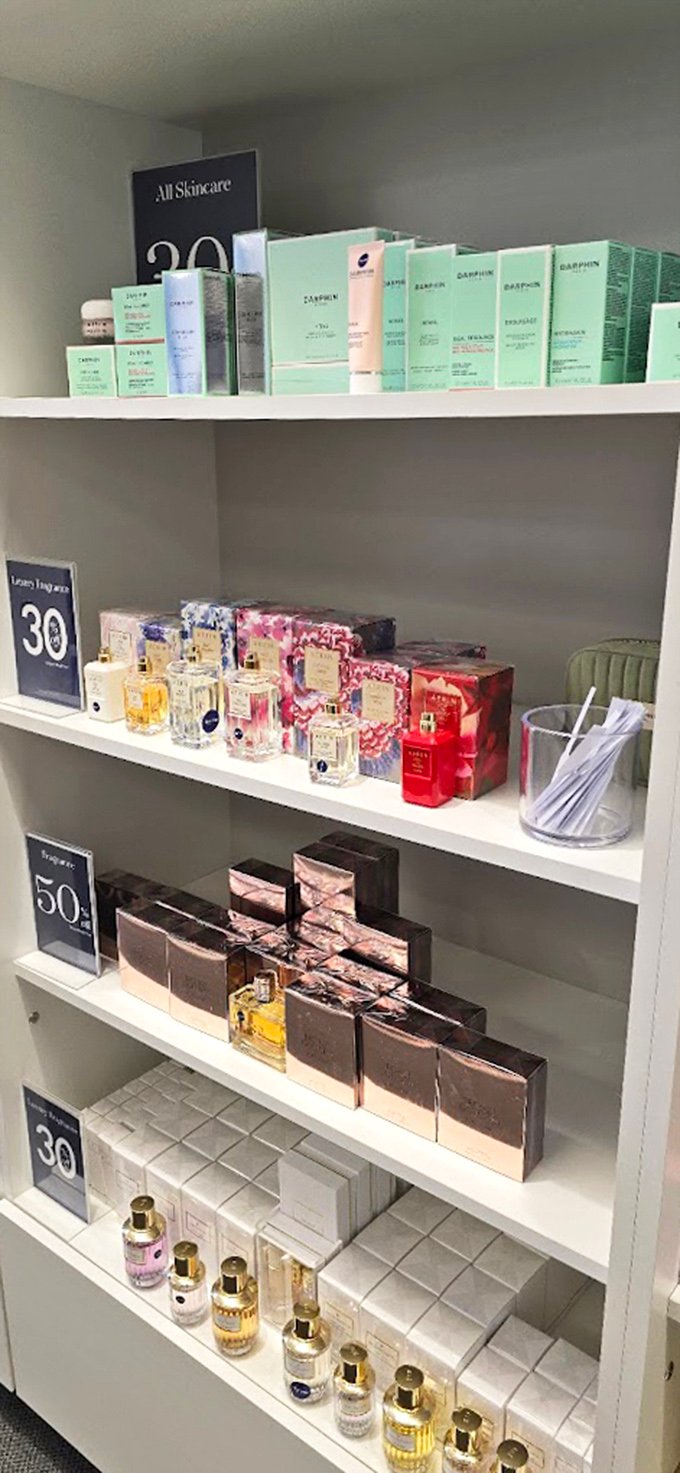 Premium fragrances and skincare at 30-50% off – because smelling expensive shouldn't actually be expensive.