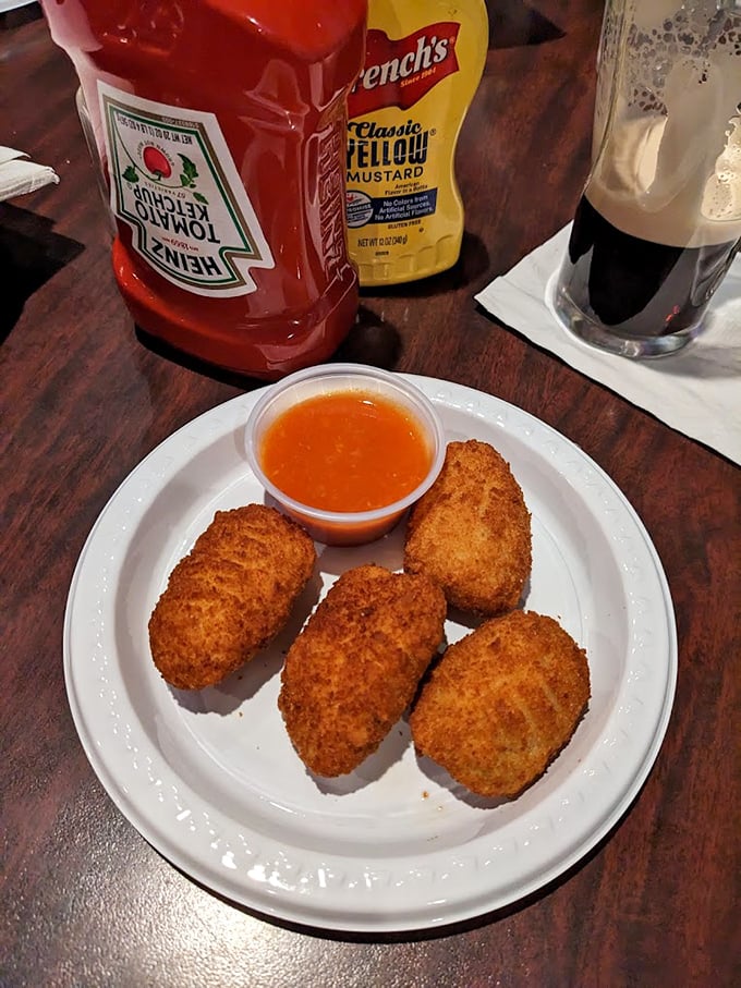 These golden-fried treasures aren't trying to reinvent bar food—they've simply perfected it. One bite and you'll wonder why you ever ordered anything else.