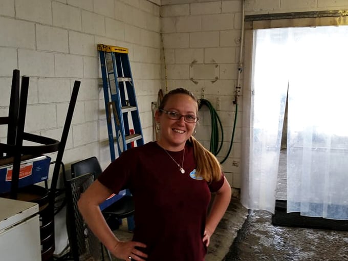 The staff at Lynn's aren't just servers—they're seafood ambassadors, guardians of tradition, and the reason regulars keep coming back.