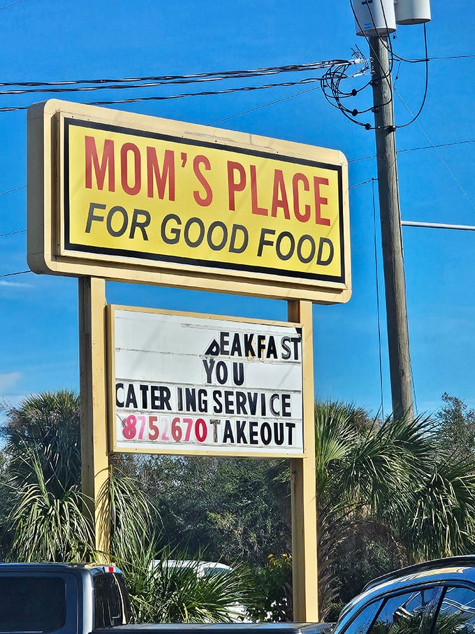"Mom's Place For Good Food"—a sign that delivers exactly what it promises. No marketing gimmicks needed when generations of customers keep coming back.