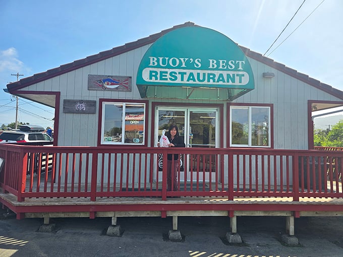 That green dome promises the kind of honest seafood that keeps locals coming back for decades.