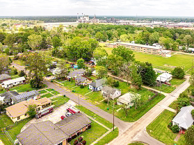 Modern conveniences meet old-fashioned values in this Louisiana town that respects your retirement budget. 