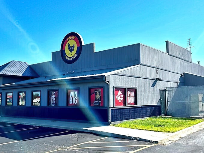 Pop-Up's modern circular logo and clean lines hide some seriously traditional Illinois-style fried chicken craftsmanship inside.