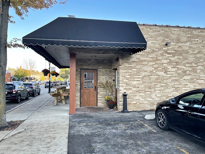 Suburban pizza perfection hiding in plain sight – sometimes the best treasures are unexpected.