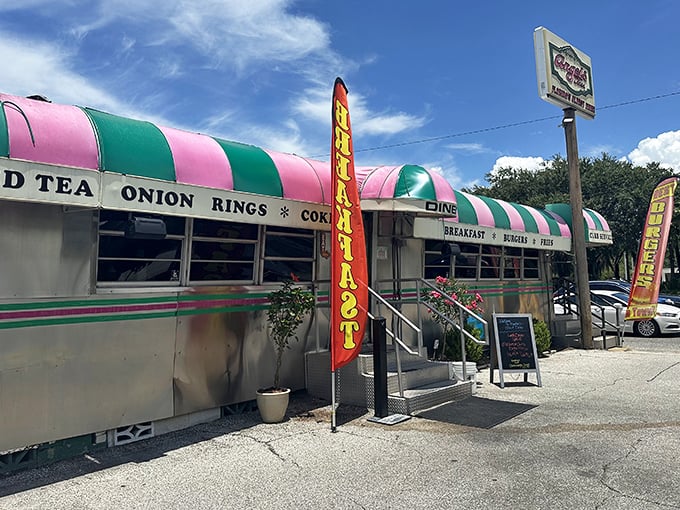 Vintage vibes and curbside service – some traditions never go out of style, especially thick milkshakes.