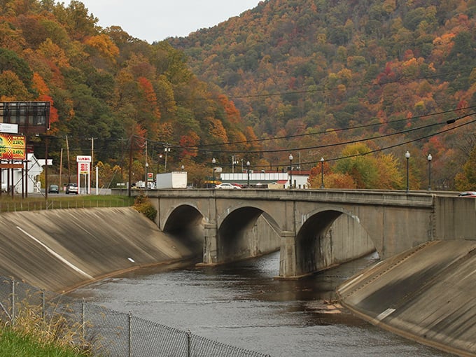 Cumberland's mountain backdrop - Mother Nature's way of saying "what's your hurry, exactly?"