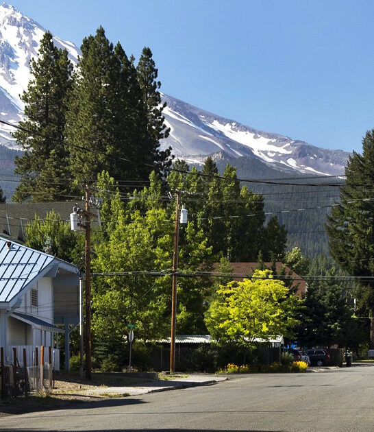 mountain town overlooked california ftr