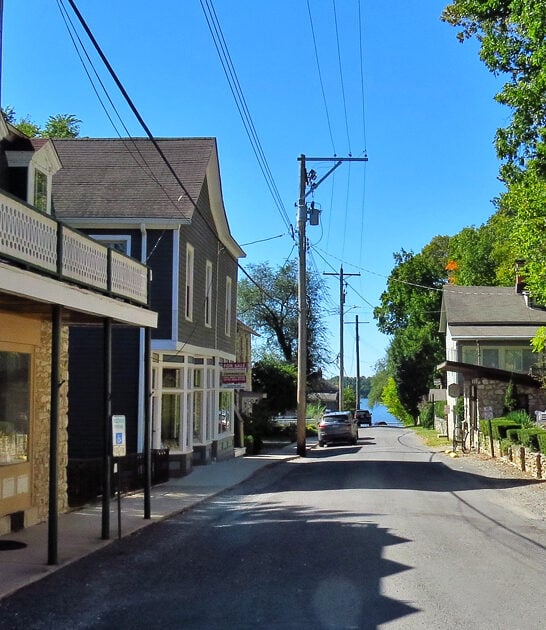 postcard perfect town illinois ftr